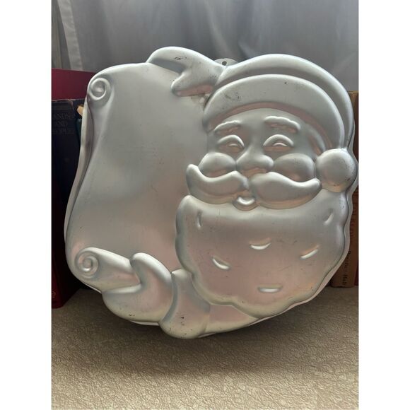 Wilton | Kitchen | Santa Claus With His List Cake Pan Wilton 982 ...